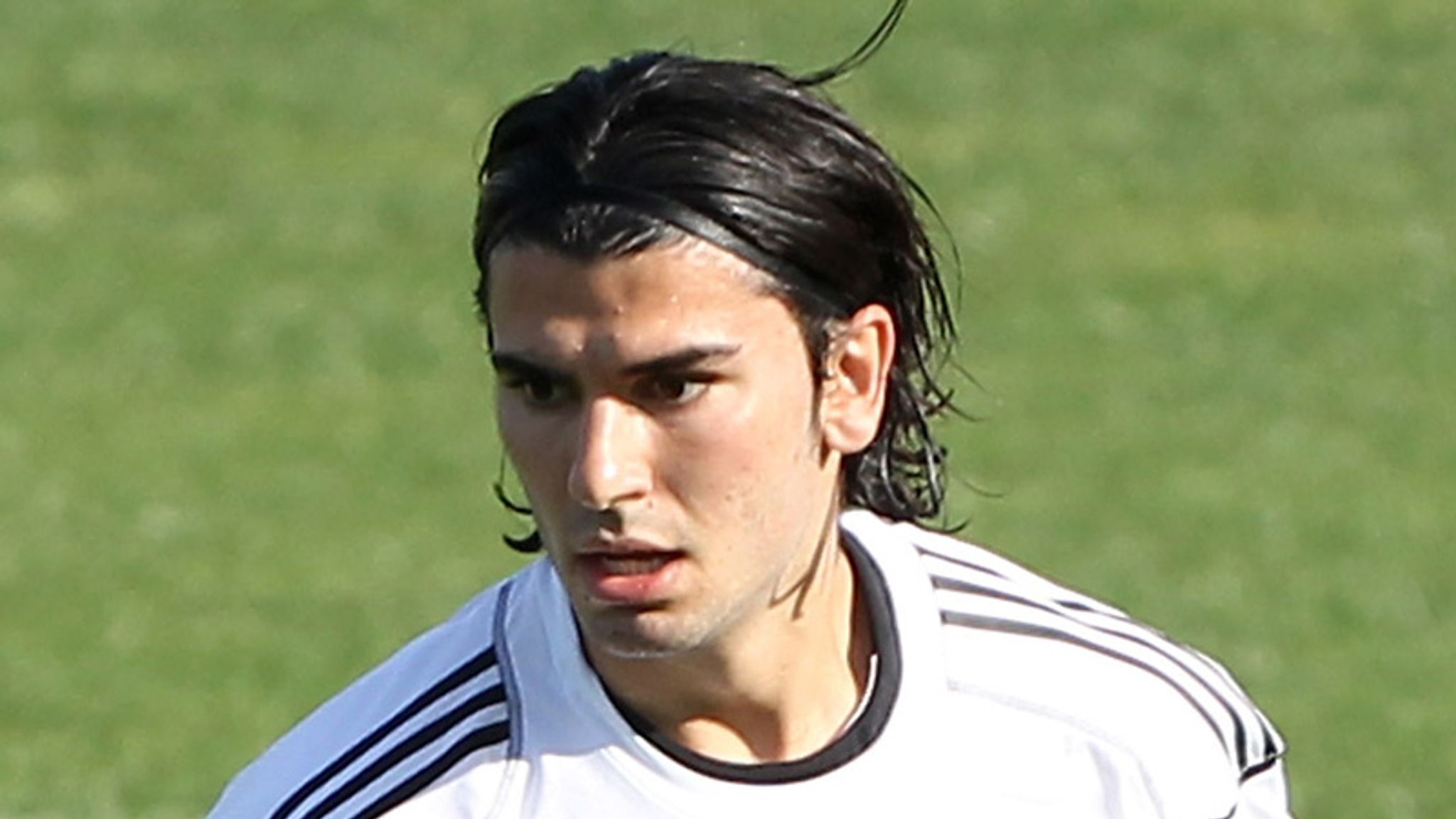 Hamburg make Tasci enquiry | Football News | Sky Sports