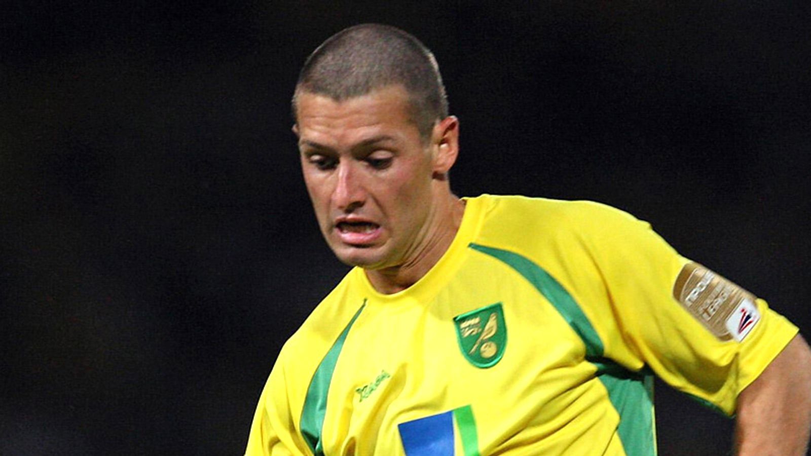 Canaries send Robins bottom | Football News | Sky Sports