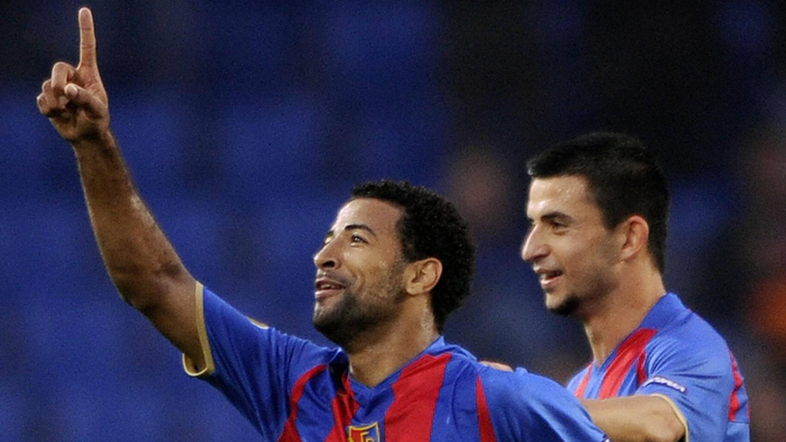 Hannover capture Carlitos | Football News | Sky Sports