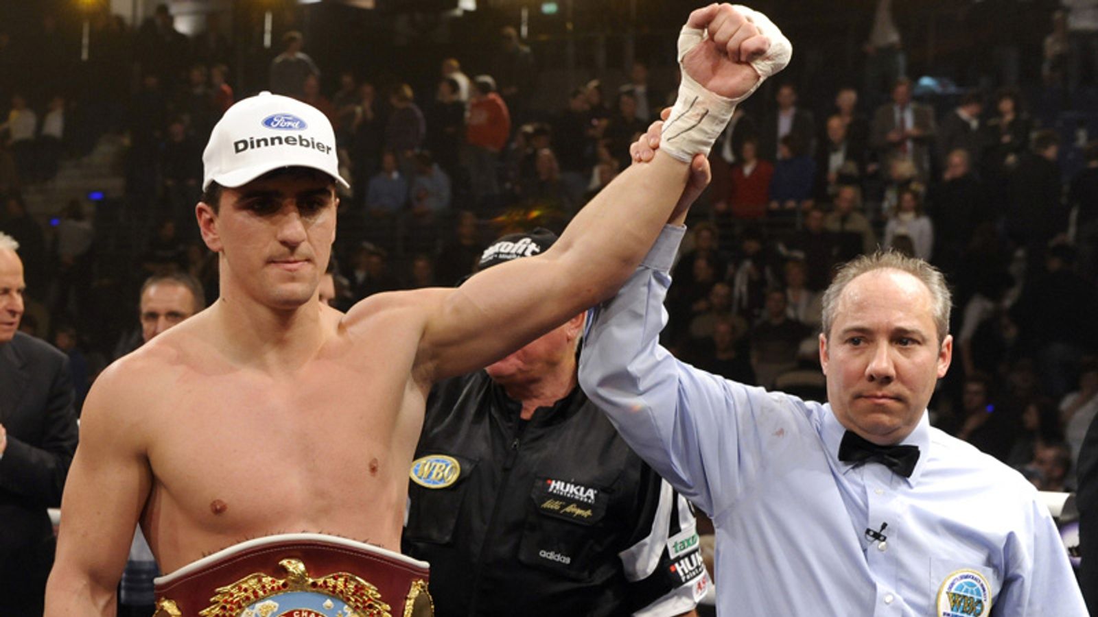 Huck cruises to title defence | Boxing News | Sky Sports