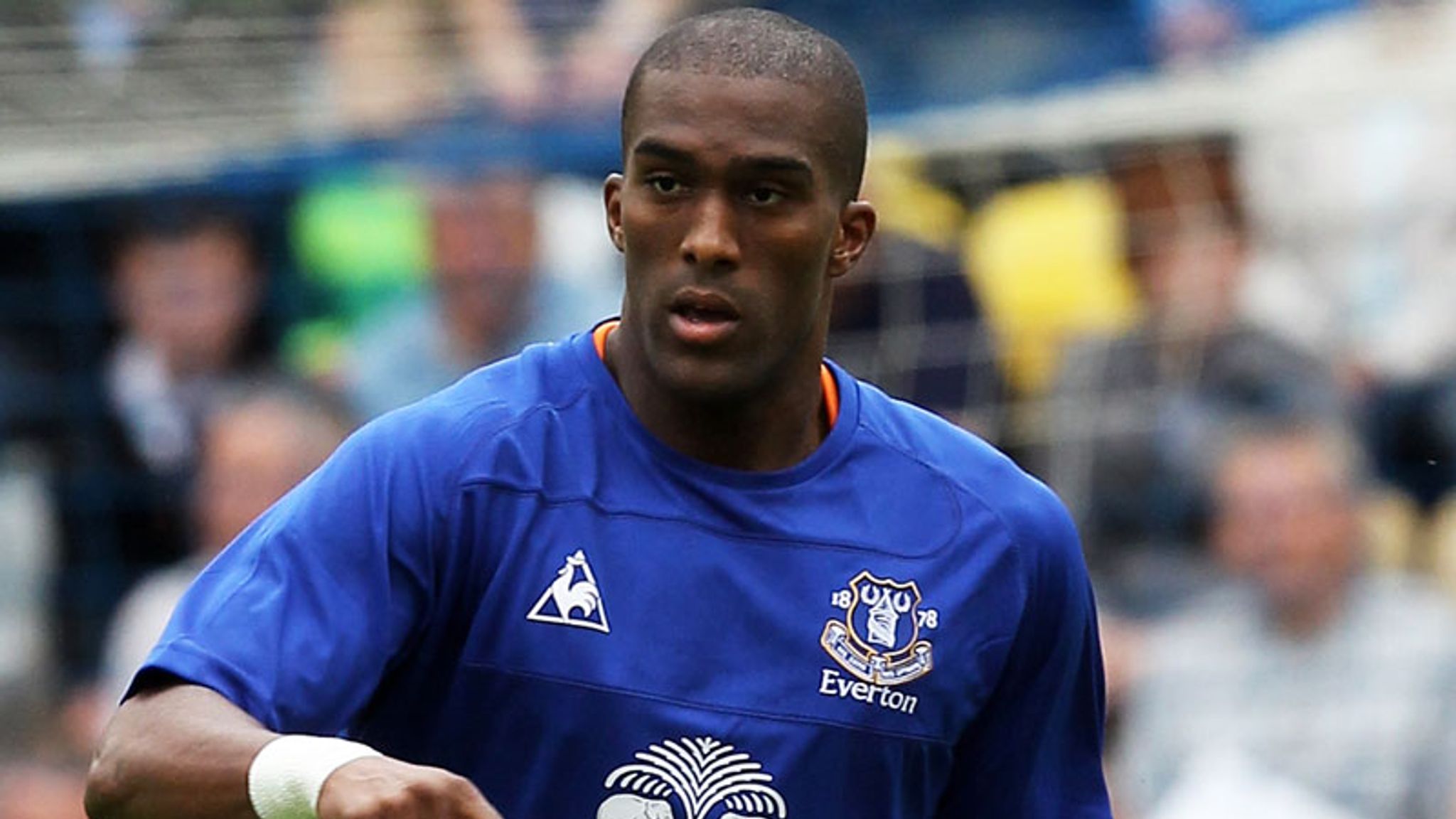 Pienaar exit saddens Distin | Football News | Sky Sports