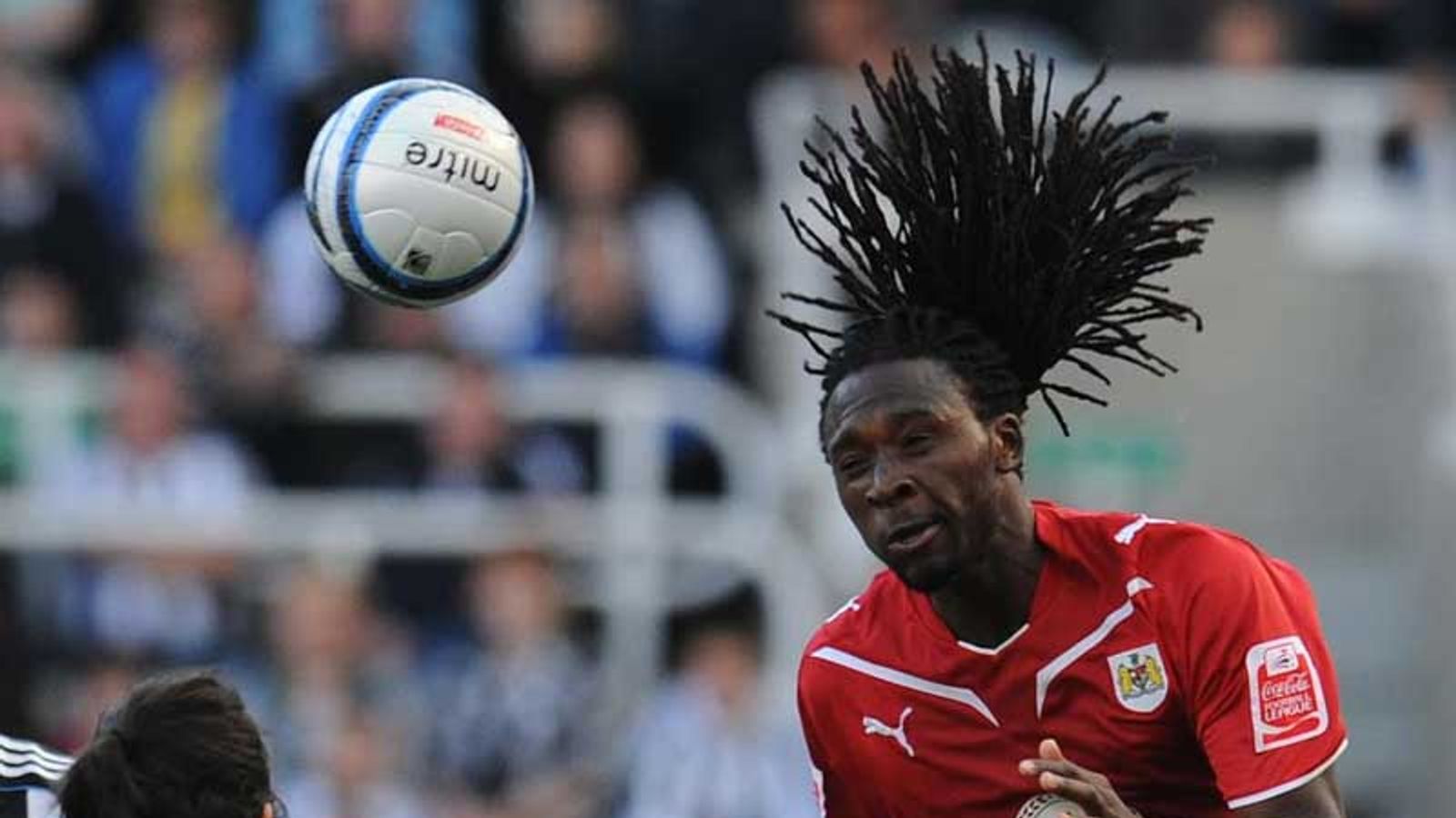 Sno suffers heart attack | Football News | Sky Sports