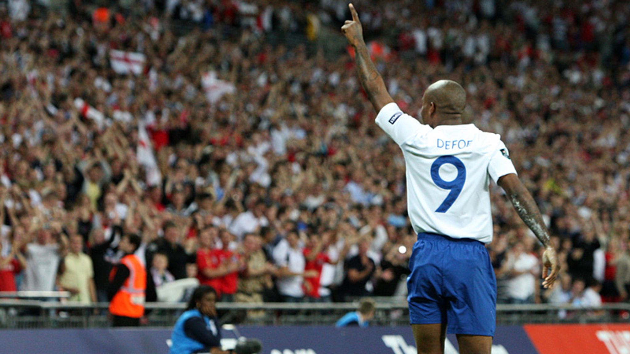 Crouch praises Defoe | Football News | Sky Sports