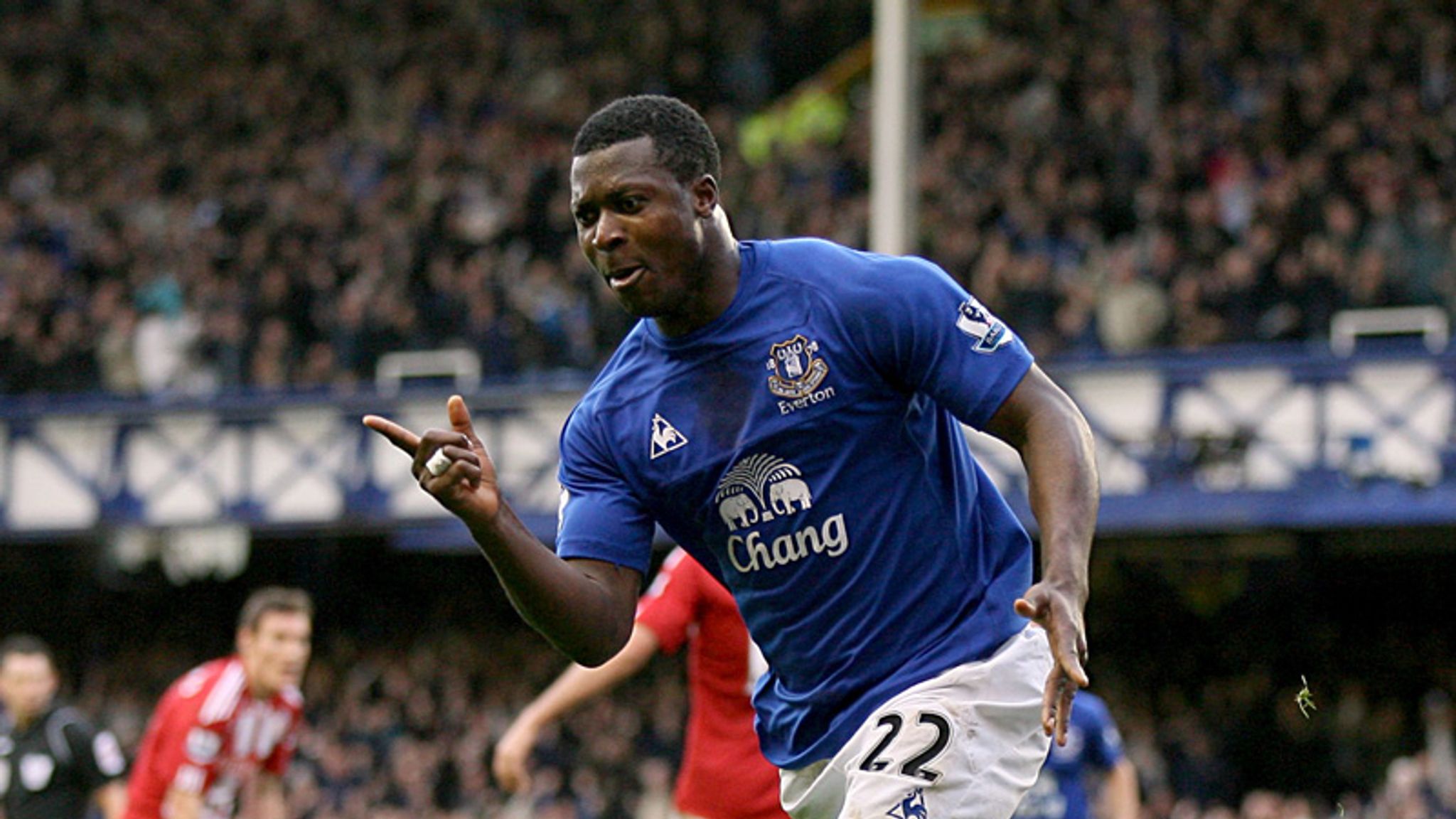 Yak fires Toffees to top half | Football News | Sky Sports