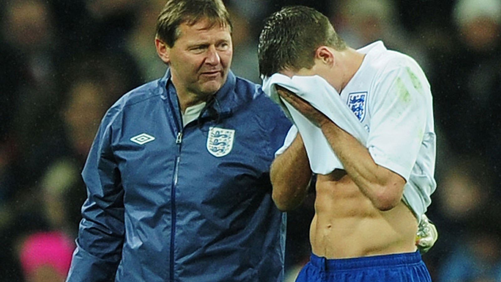 Reds fume at Gerrard injury | Football News | Sky Sports