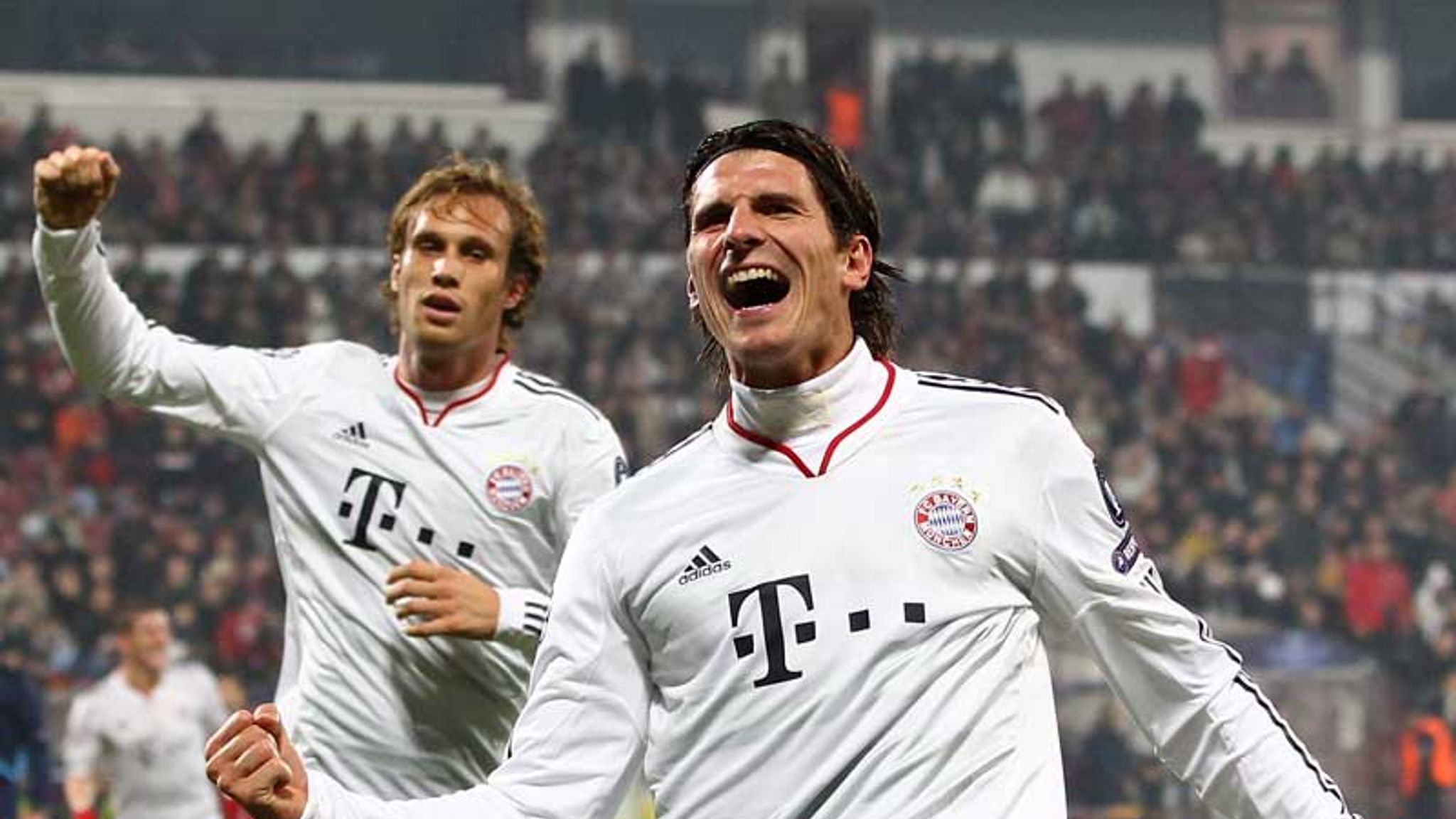 Gomez hero as Bayern progress | Football News | Sky Sports