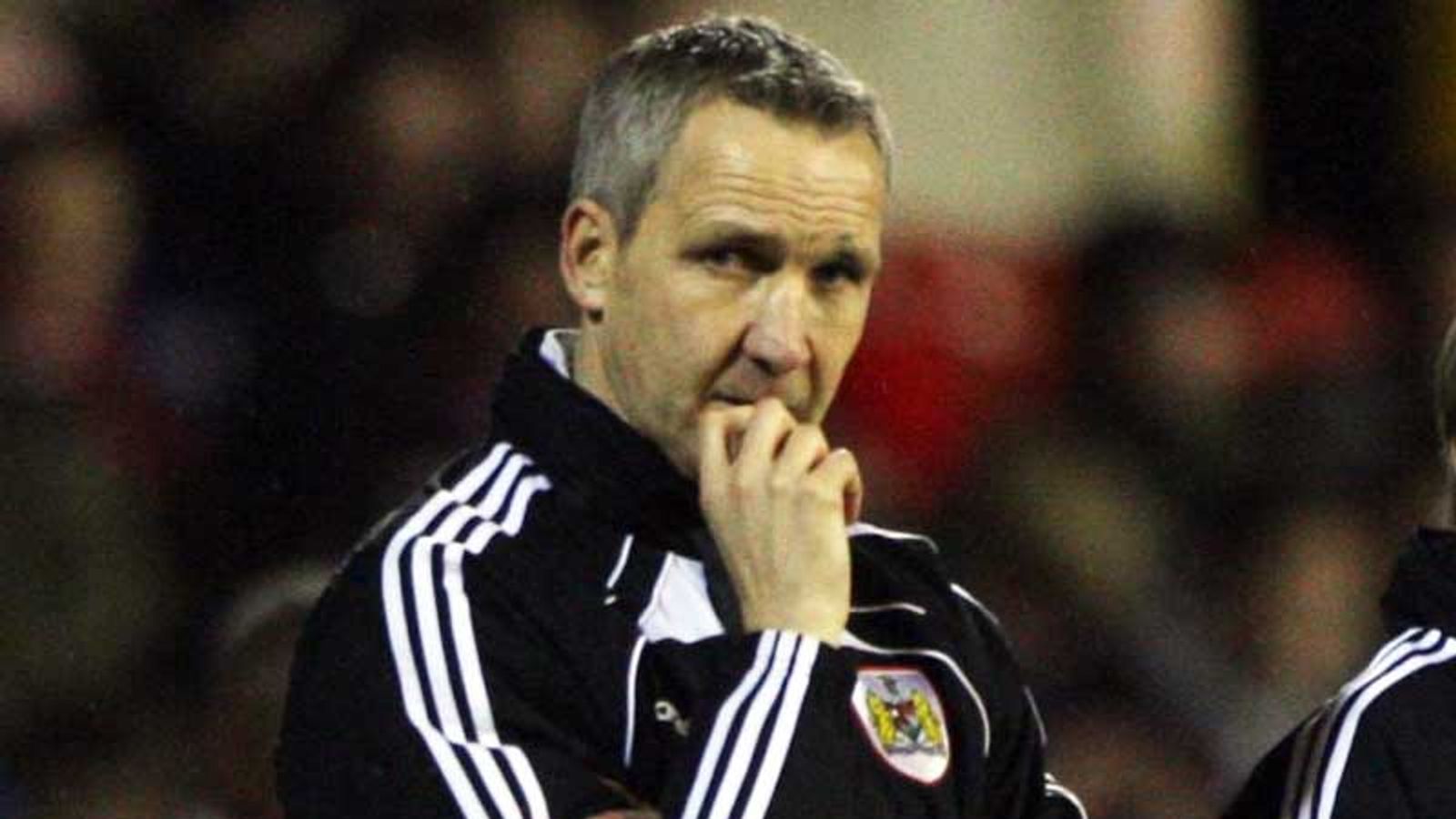 Millen chasing a defender | Football News | Sky Sports