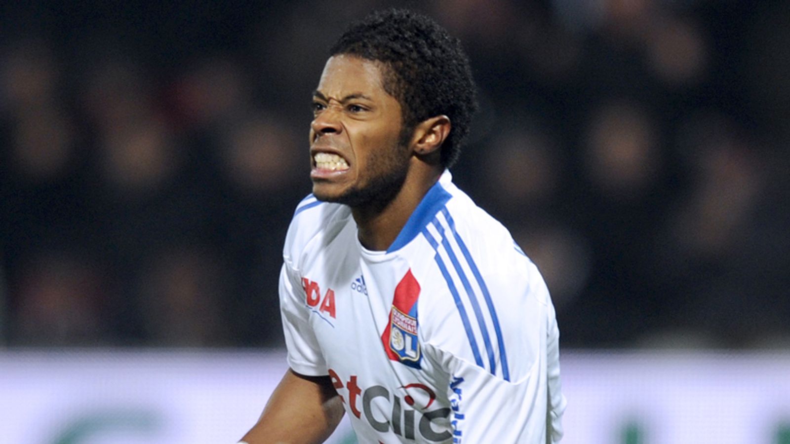 Transfer News: Michel Bastos eyes a permanent deal at Schalke ...