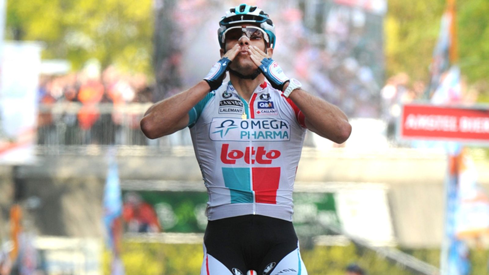 Gilbert dominates on home turf | Cycling News | Sky Sports