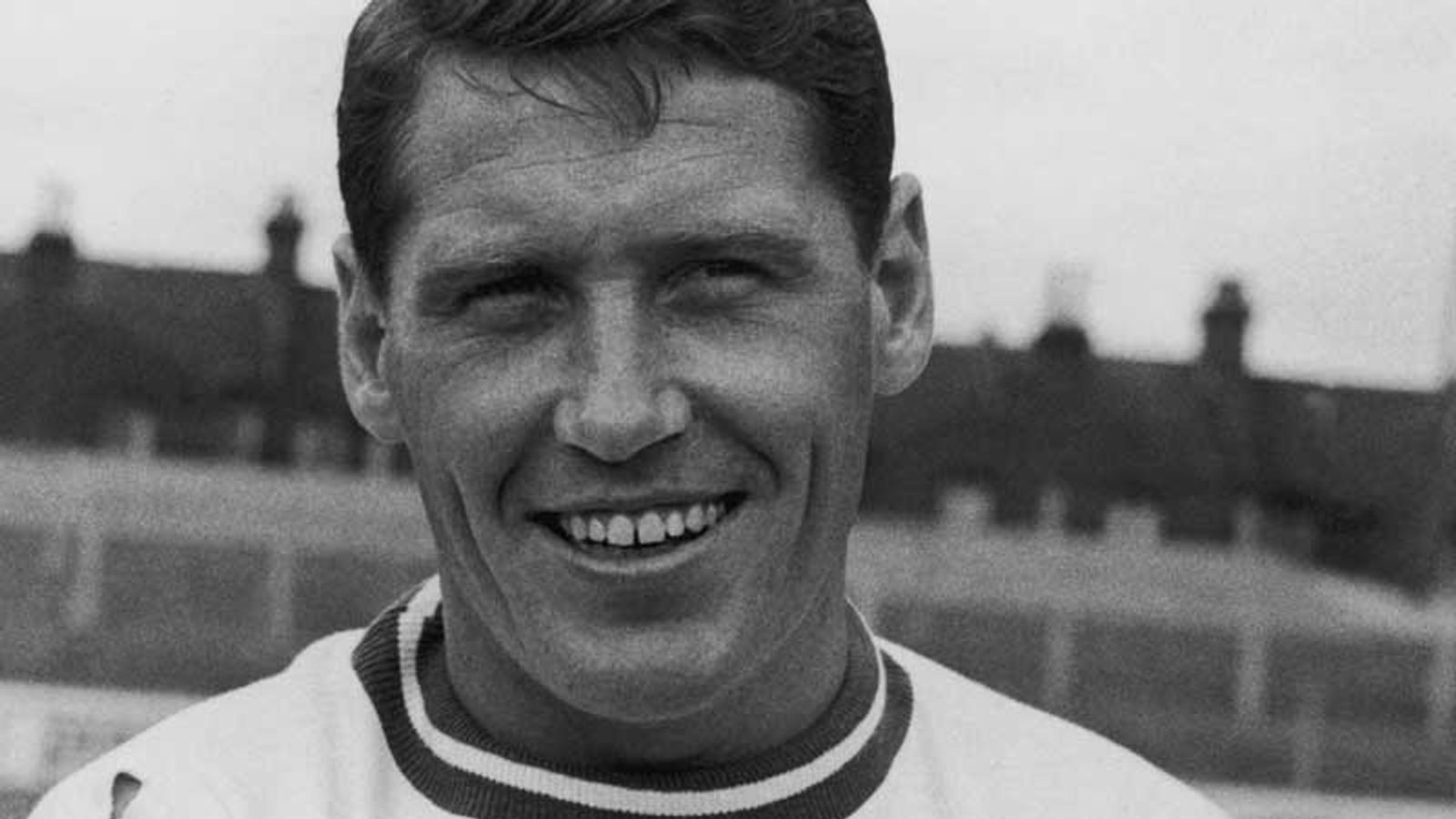 'Busby Babe' Eddie Lewis dies | Football News | Sky Sports