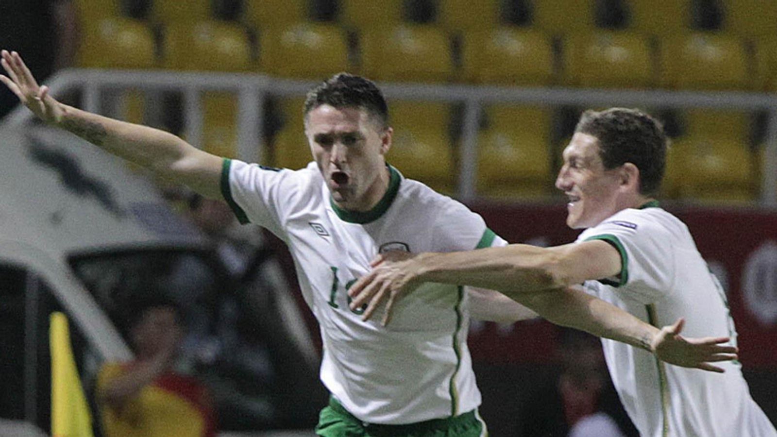 Keane brace keeps Ireland pace | Football News | Sky Sports