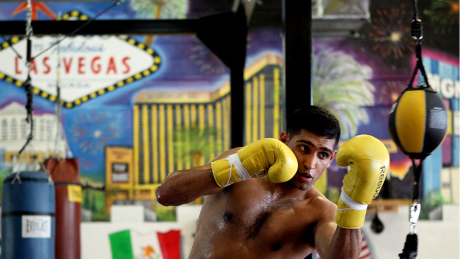 Khan takes it on the chin | Boxing News | Sky Sports