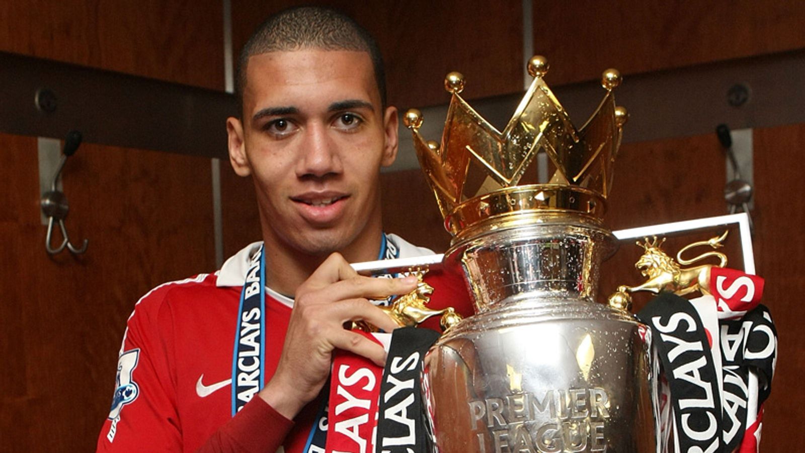 Smalling signs new United deal | Football News | Sky Sports