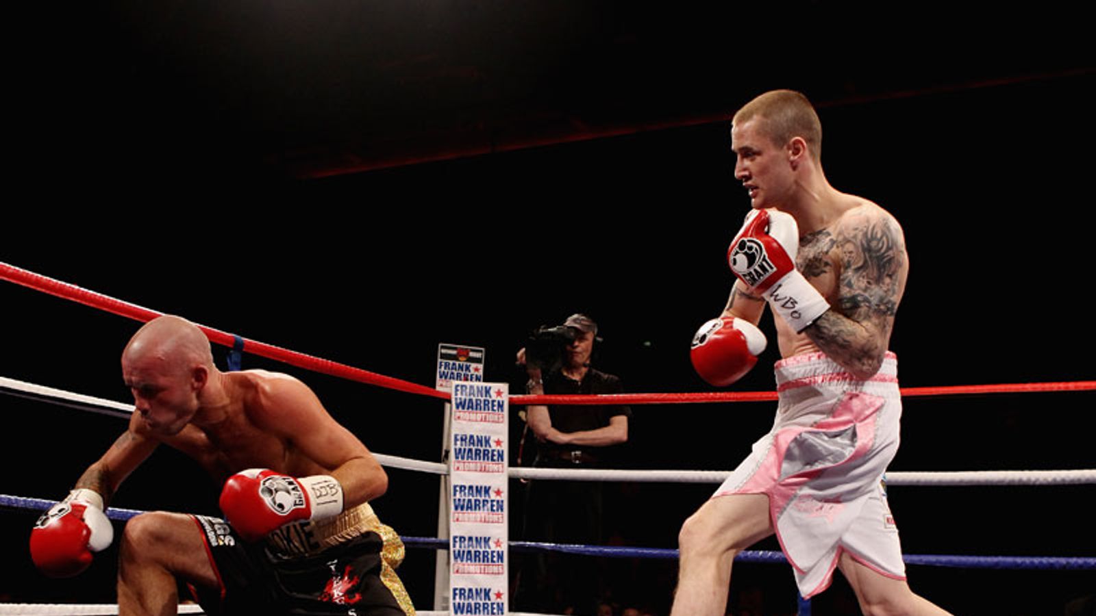 Burns stops Cook in one | Boxing News | Sky Sports