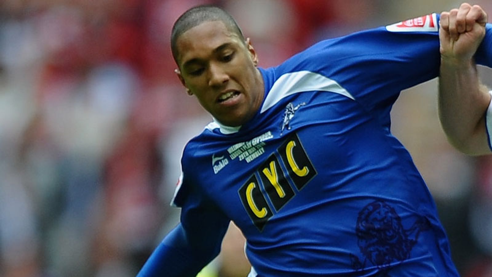 Crawley bring in Batt | Football News | Sky Sports