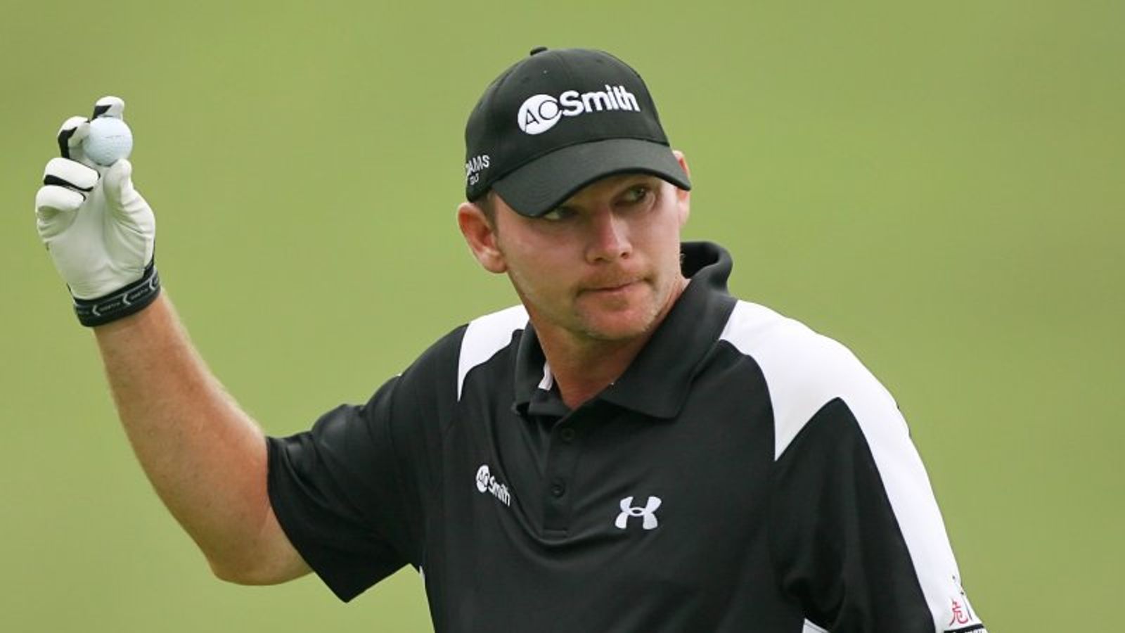 Two Gloves three clear | Golf News | Sky Sports