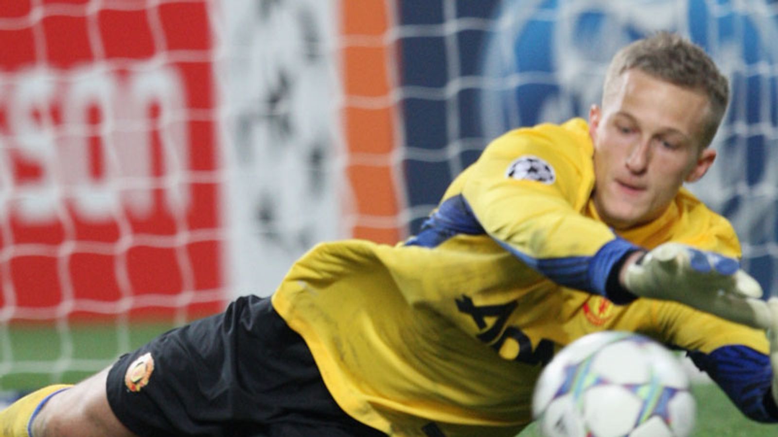 Lindegaard backs solid defence | Football News | Sky Sports