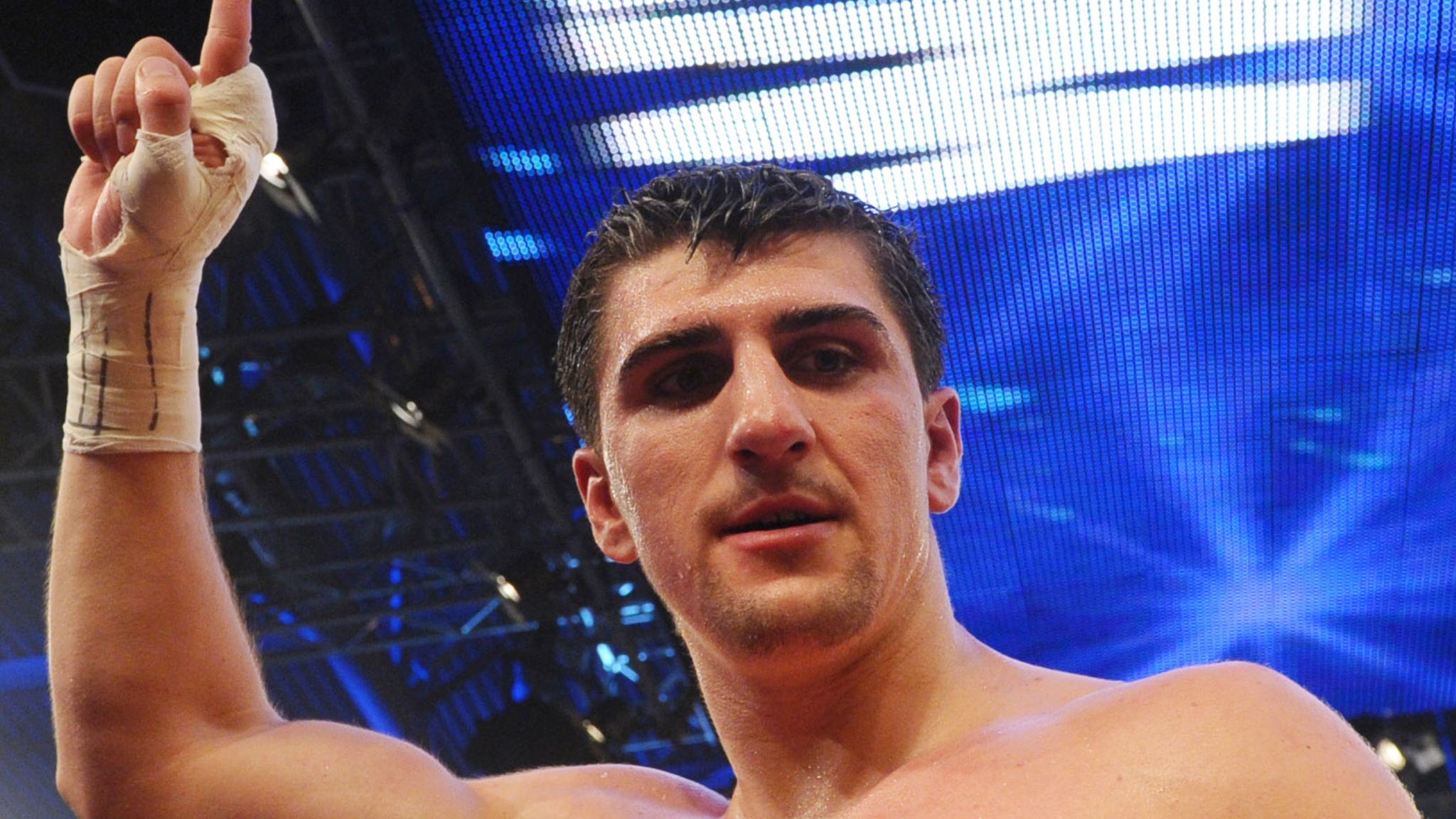 Heavy going for Huck | Boxing News | Sky Sports