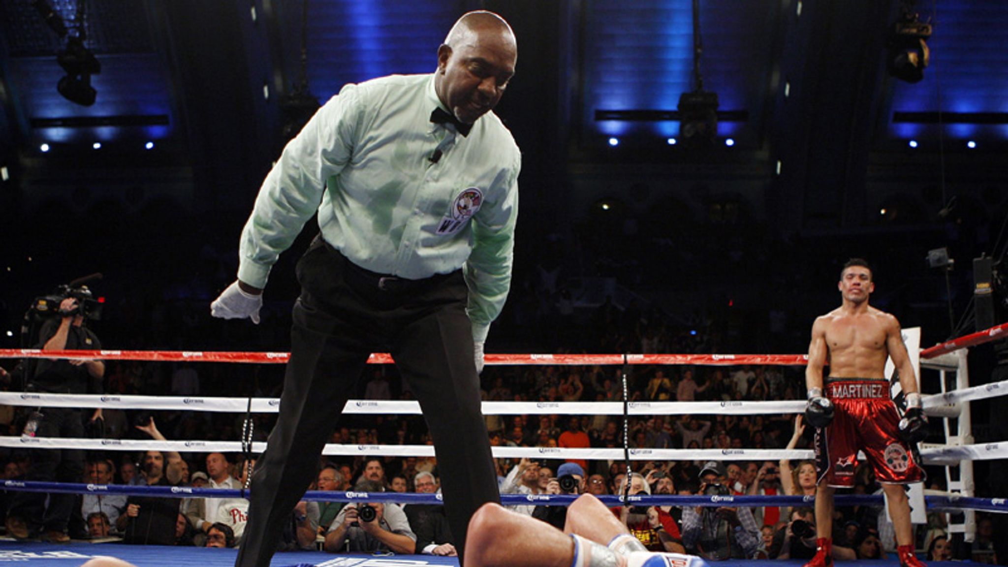 Darren Barker must win on Saturday to keep hopes of return to world ...