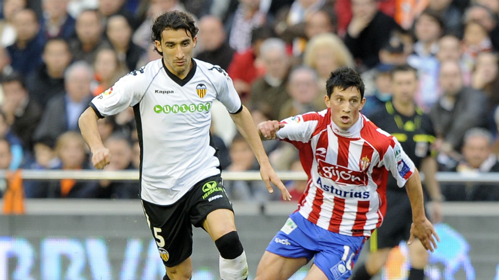 Topal wanted by Chelsea and City | Football News | Sky Sports