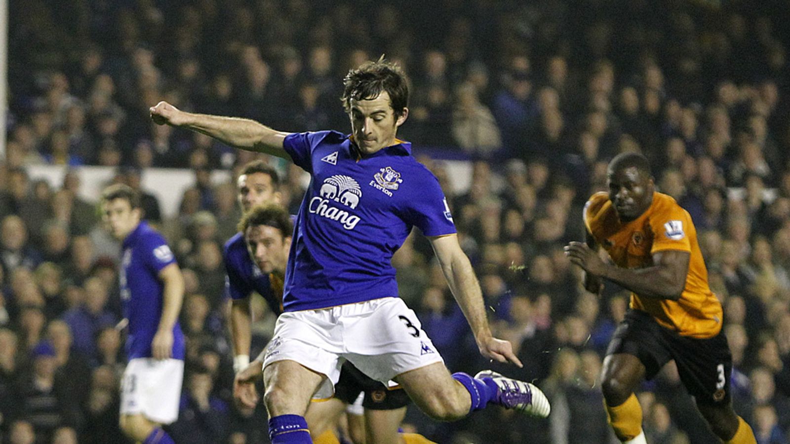 Baines on the spot for Everton | Football News | Sky Sports