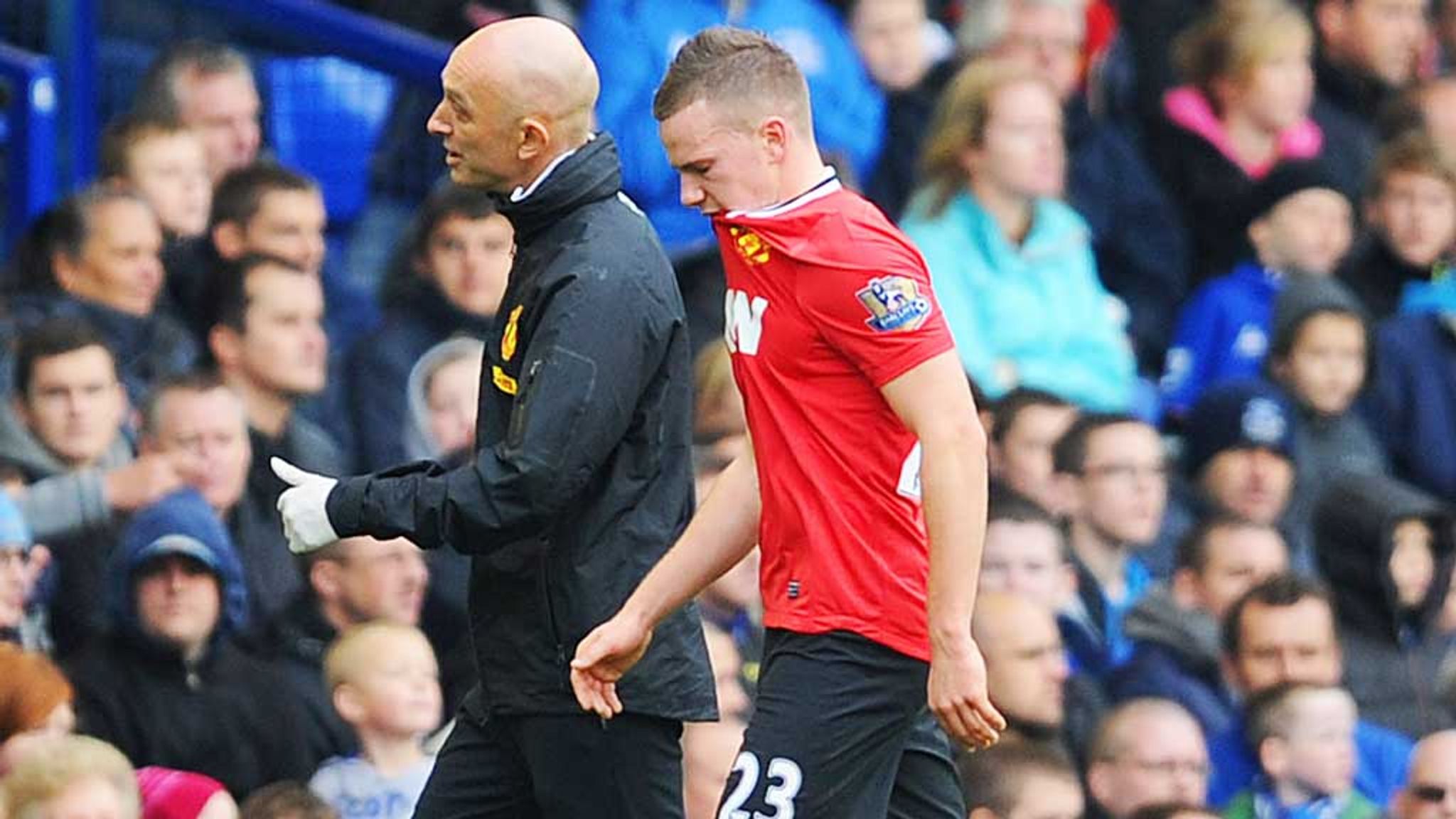 Cleverley blow for United | Football News | Sky Sports