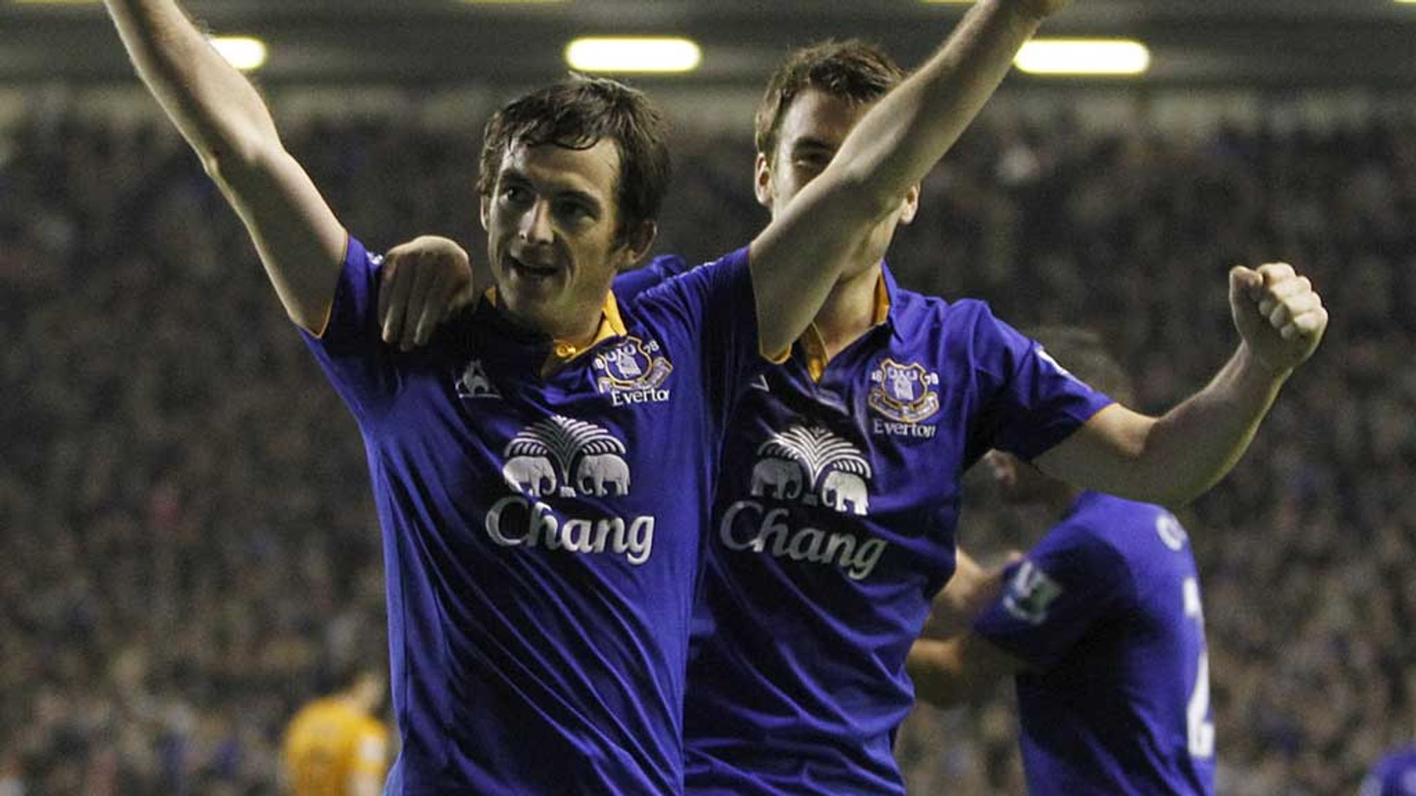 Moyes delight at Baines form | Football News | Sky Sports