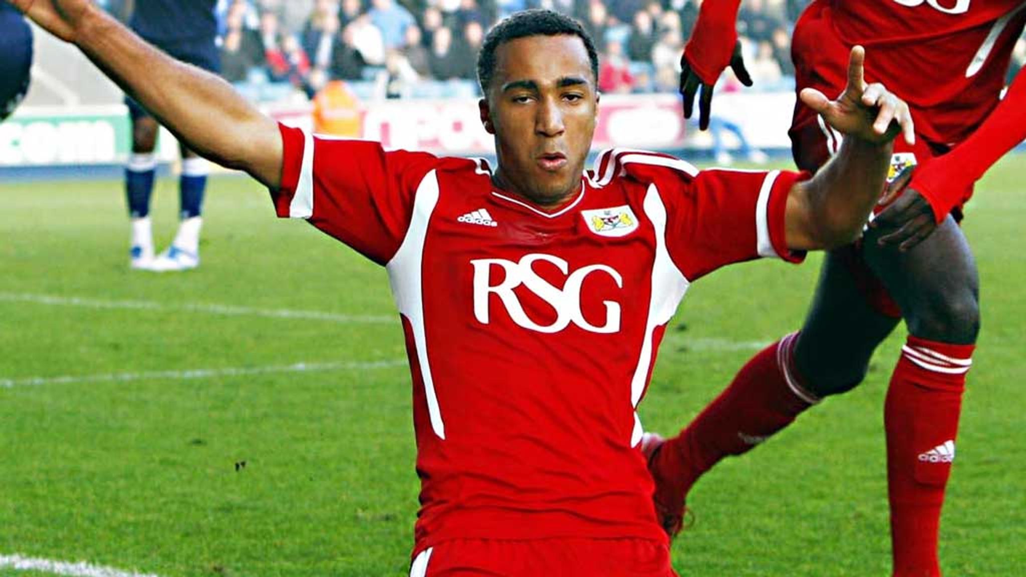 Hammers capture Maynard | Football News | Sky Sports