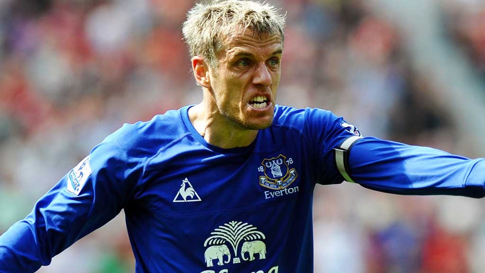 Neville welcomes Pienaar return | Football News | Sky Sports