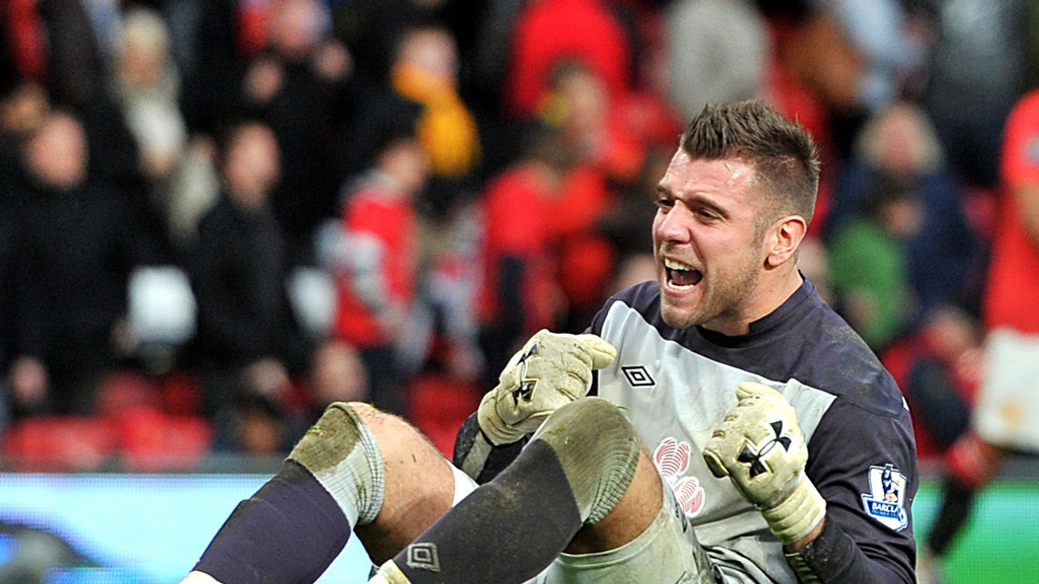 Canaries close on Bunn deal | Football News | Sky Sports