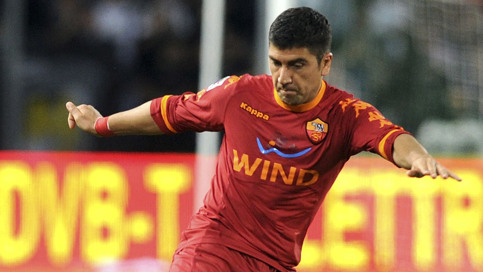 Pizarro out to win title | Football News | Sky Sports