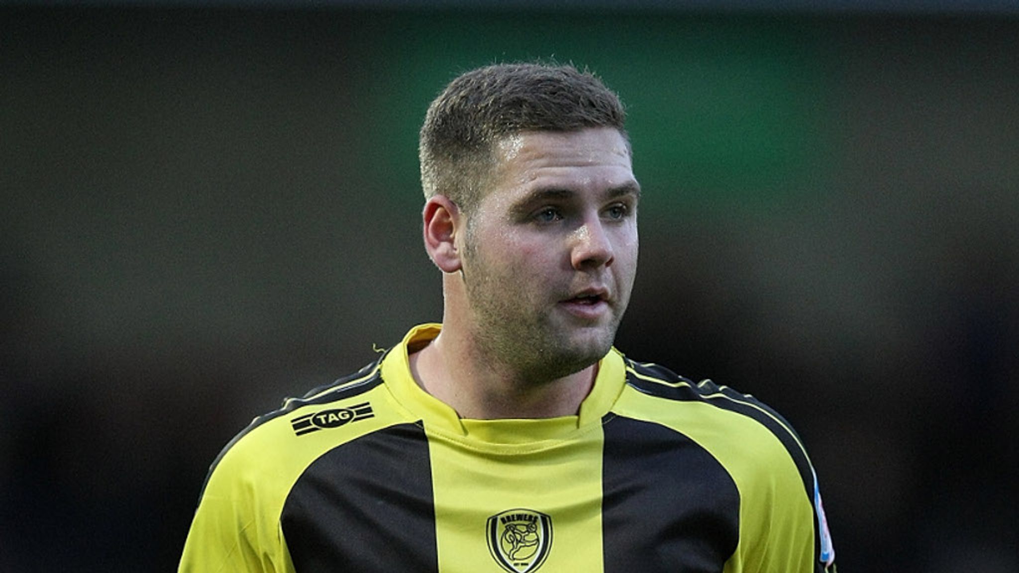 Brewers edge five-goal thriller | Football News | Sky Sports