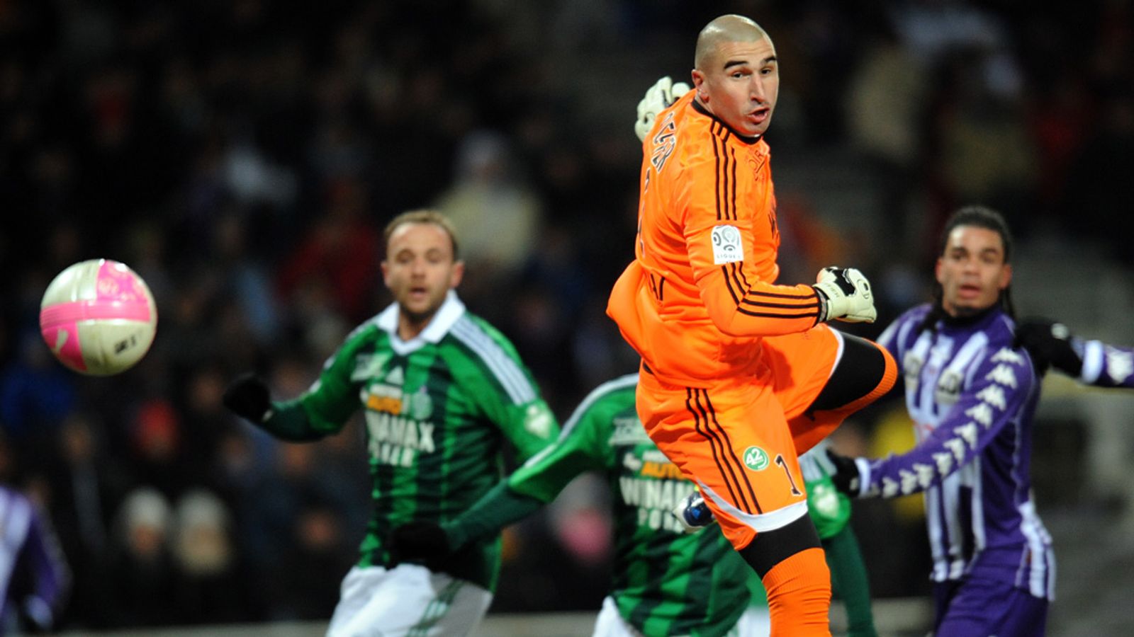 St Etienne goalkeeper Stephane Ruffier attracting interest from England ...