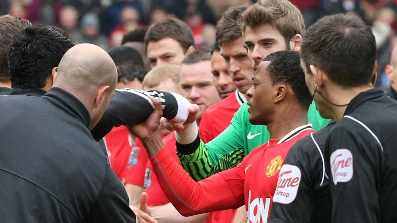 Suarez snubs Evra handshake | Football News | Sky Sports