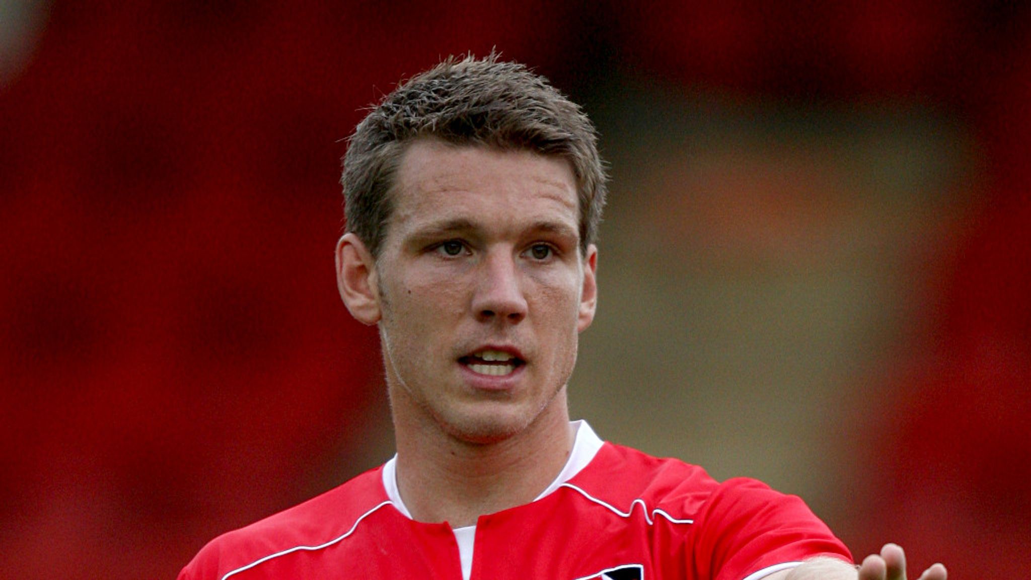 Chase on for Robins forward | Football News | Sky Sports