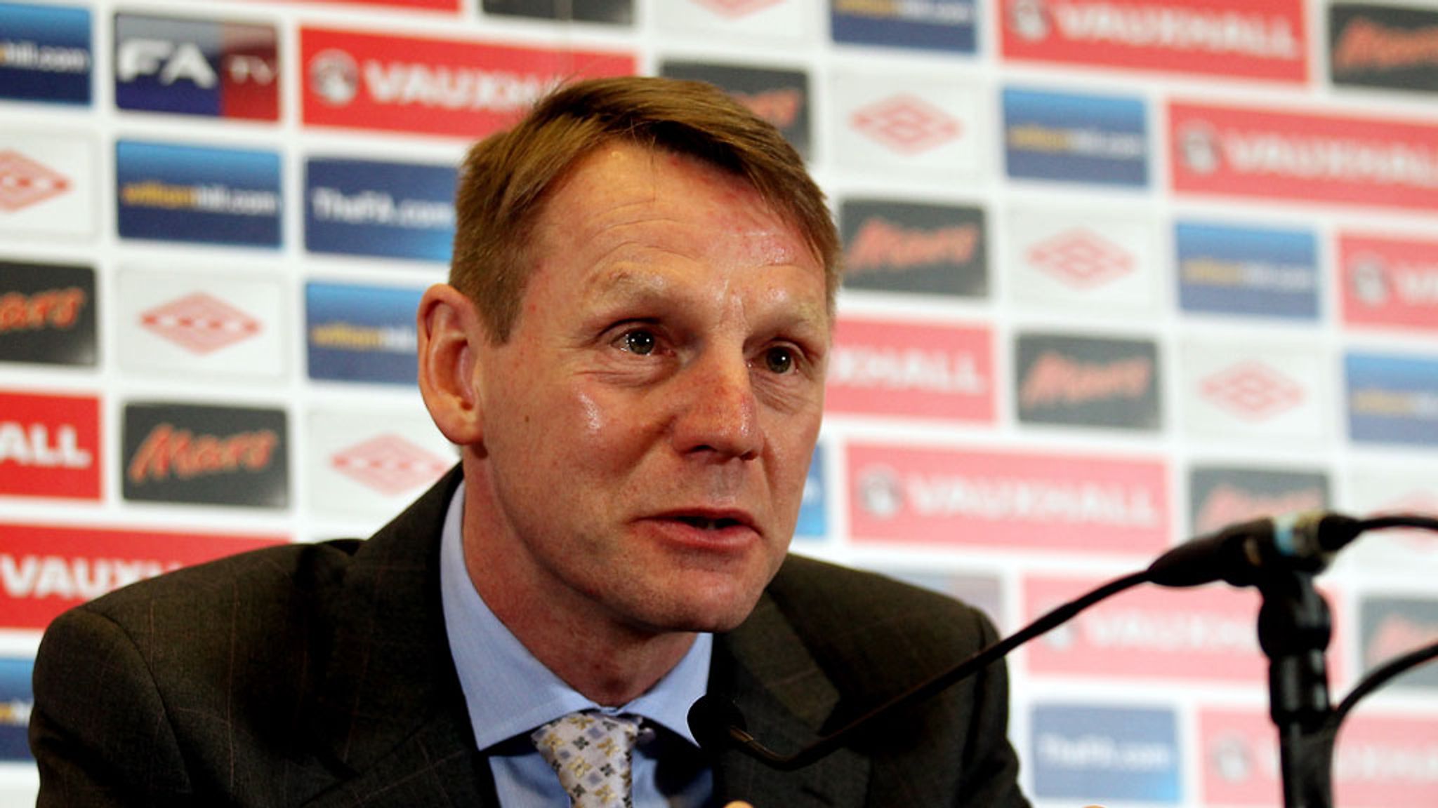 Pearce puts emphasis on youth | Football News | Sky Sports