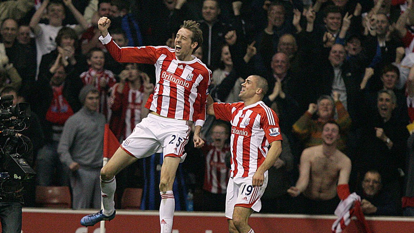 Crouch eyes England berth | Football News | Sky Sports