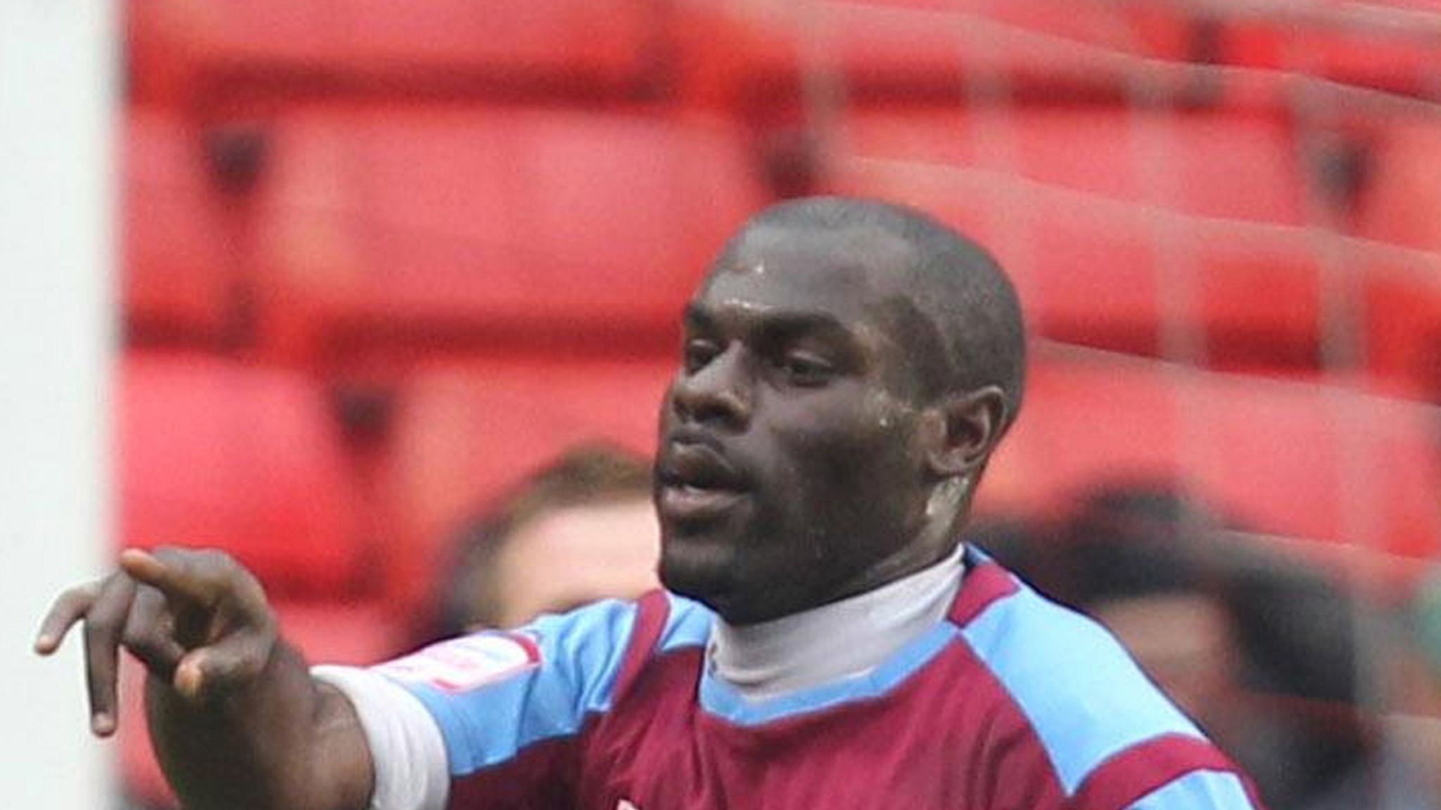 Enoch Shows up at Magpies | Football News | Sky Sports