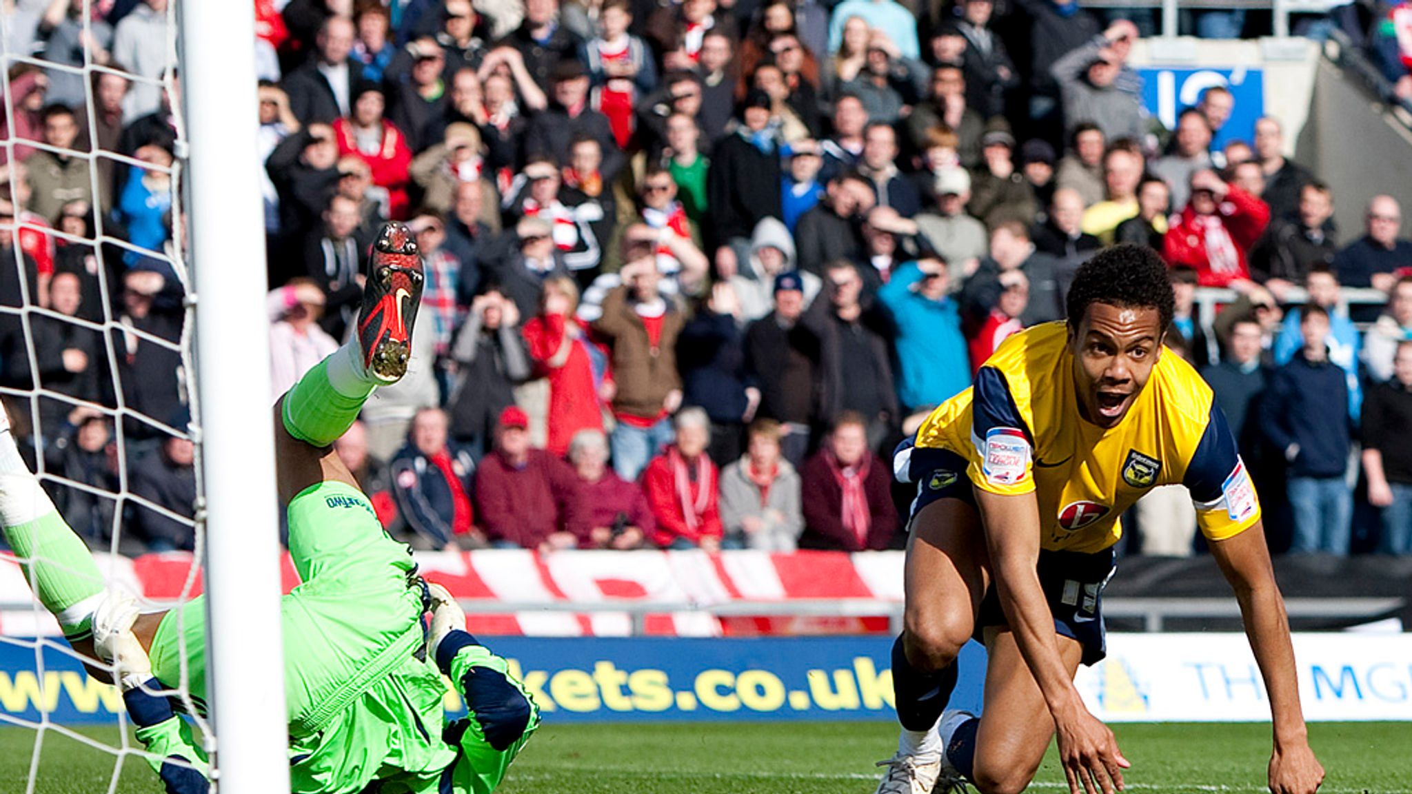 Johnson signs Minstermen deal | Football News | Sky Sports