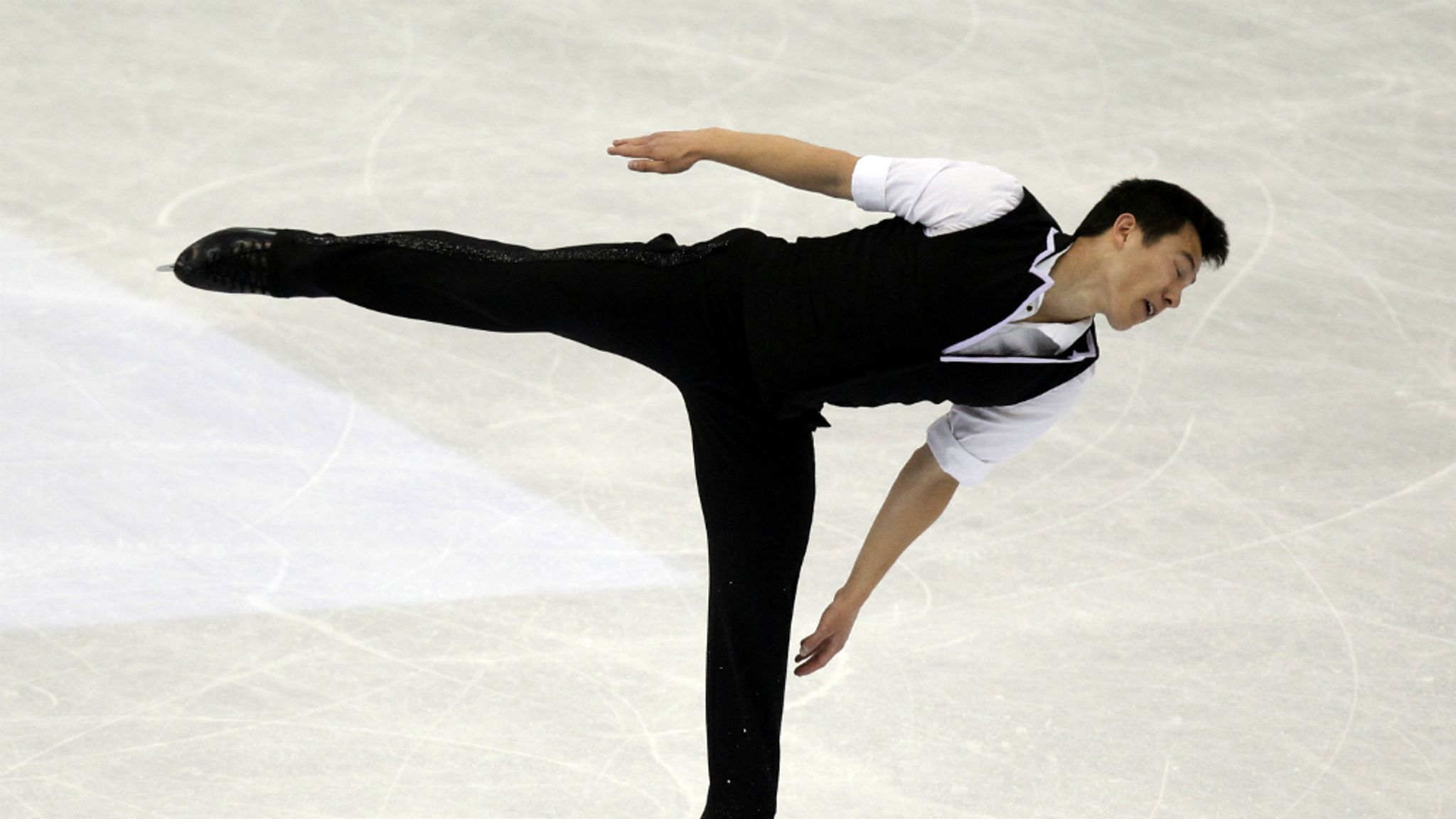 Skating: Chan retains title | Sky Sports