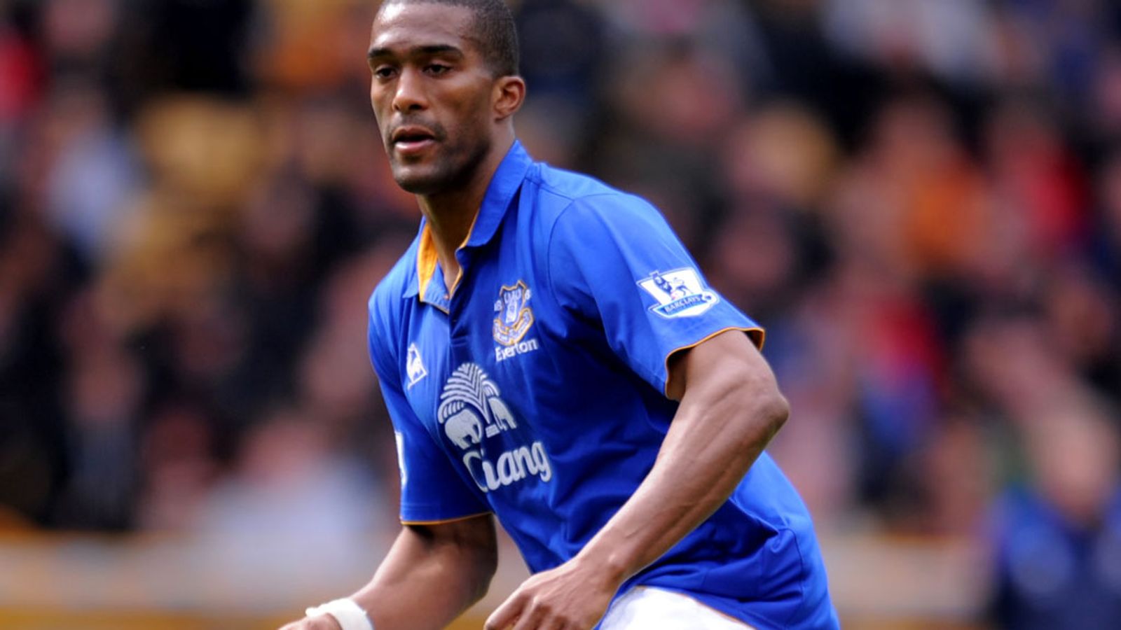 Everton defender Sylvain Distin enjoying club's new expansive approach ...