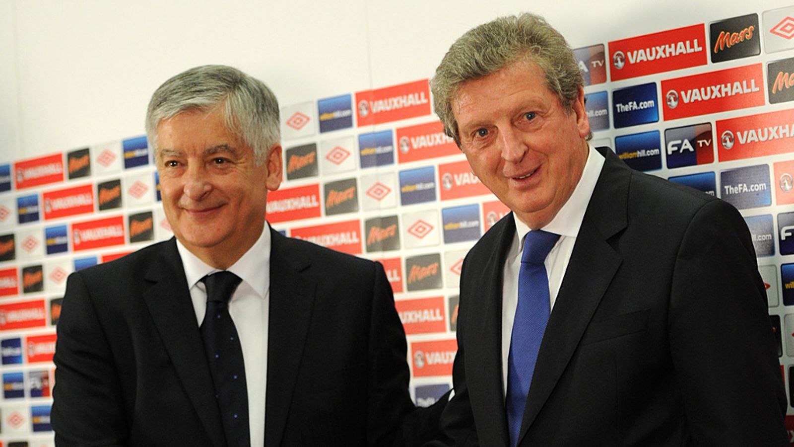 Bernstein backs Hodgson | Football News | Sky Sports