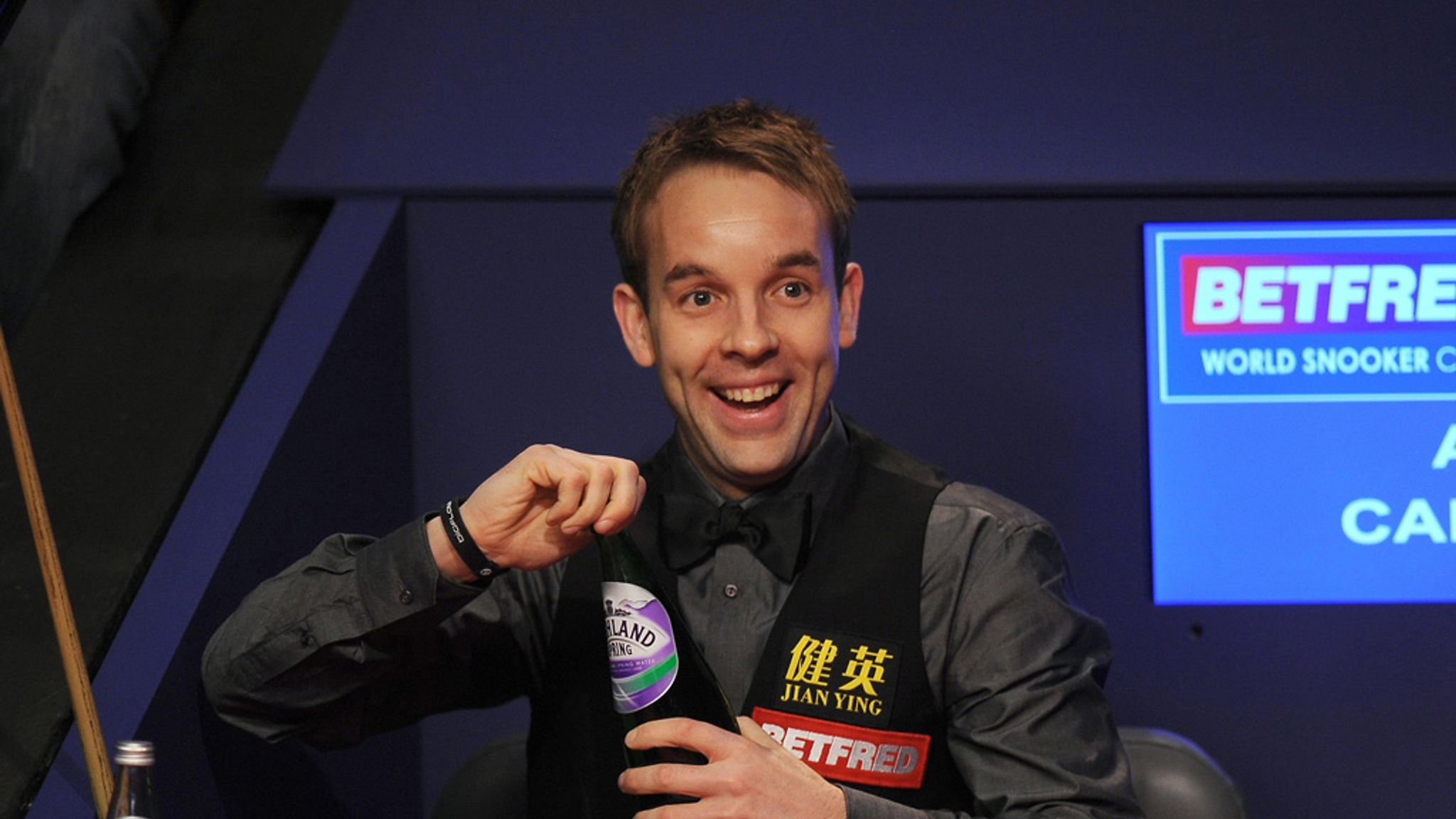 Carter takes narrow lead | Sky Sports