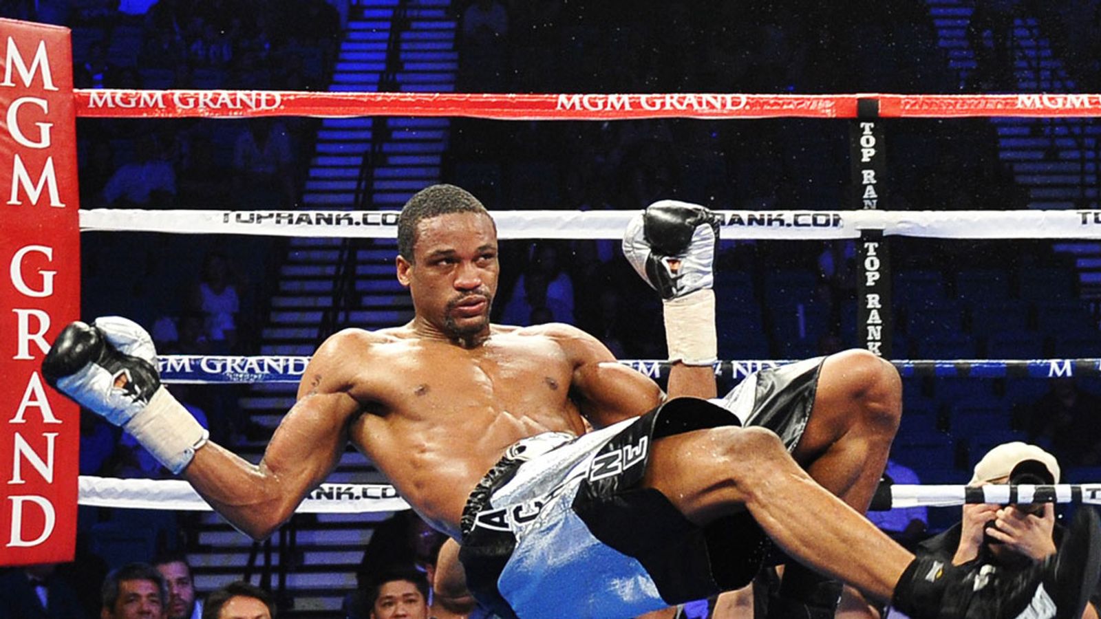 Bailey bursts Jones bubble | Boxing News | Sky Sports