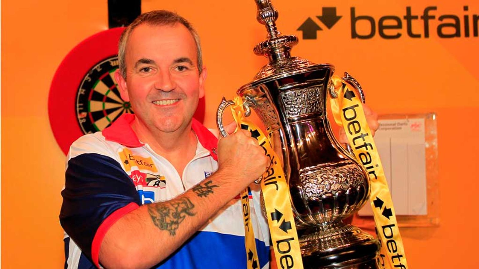 Taylor sees off Wade | Darts News | Sky Sports