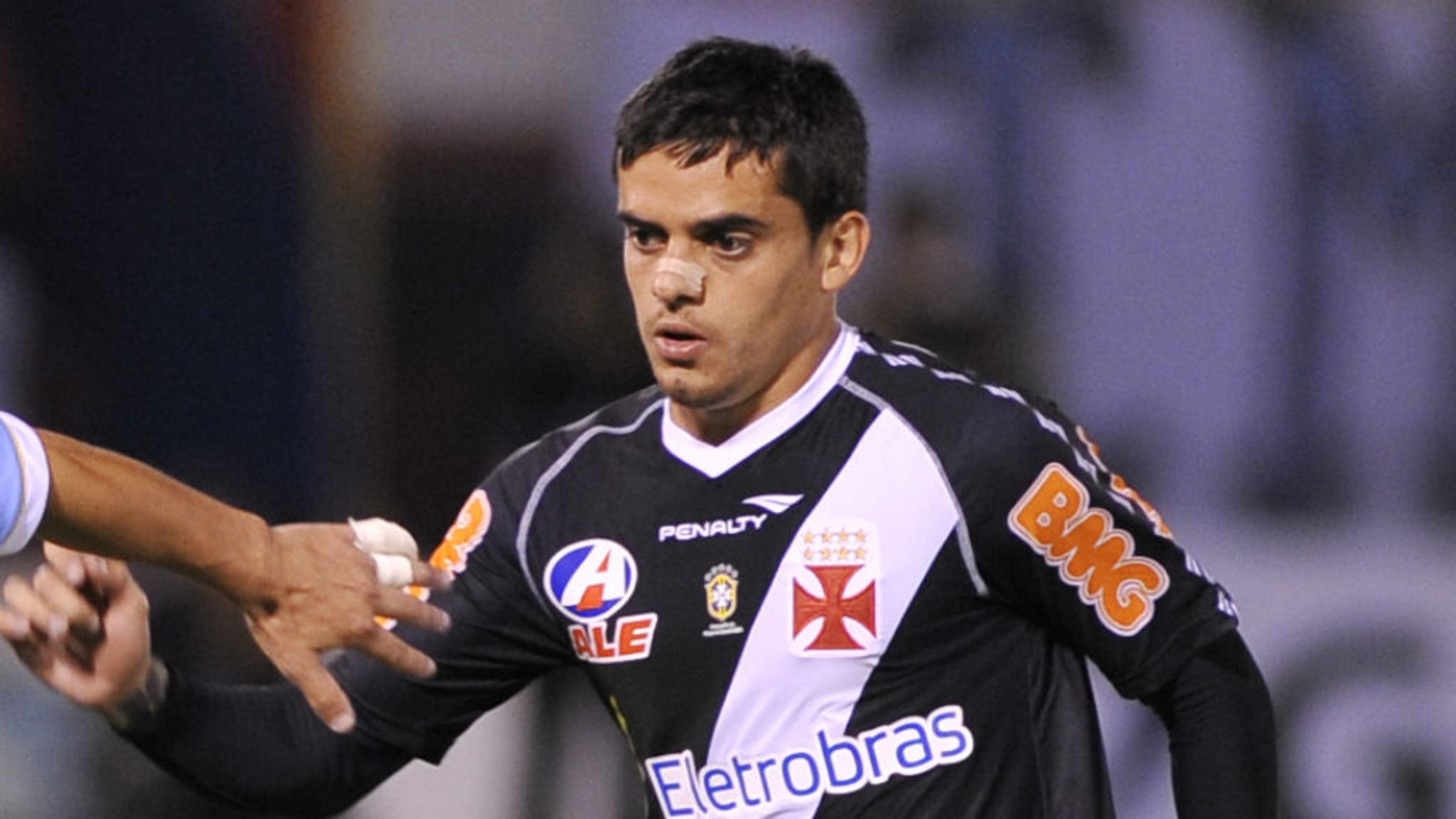 Wolfsburg defender Fagner returns to former club Vasco da Gama ...