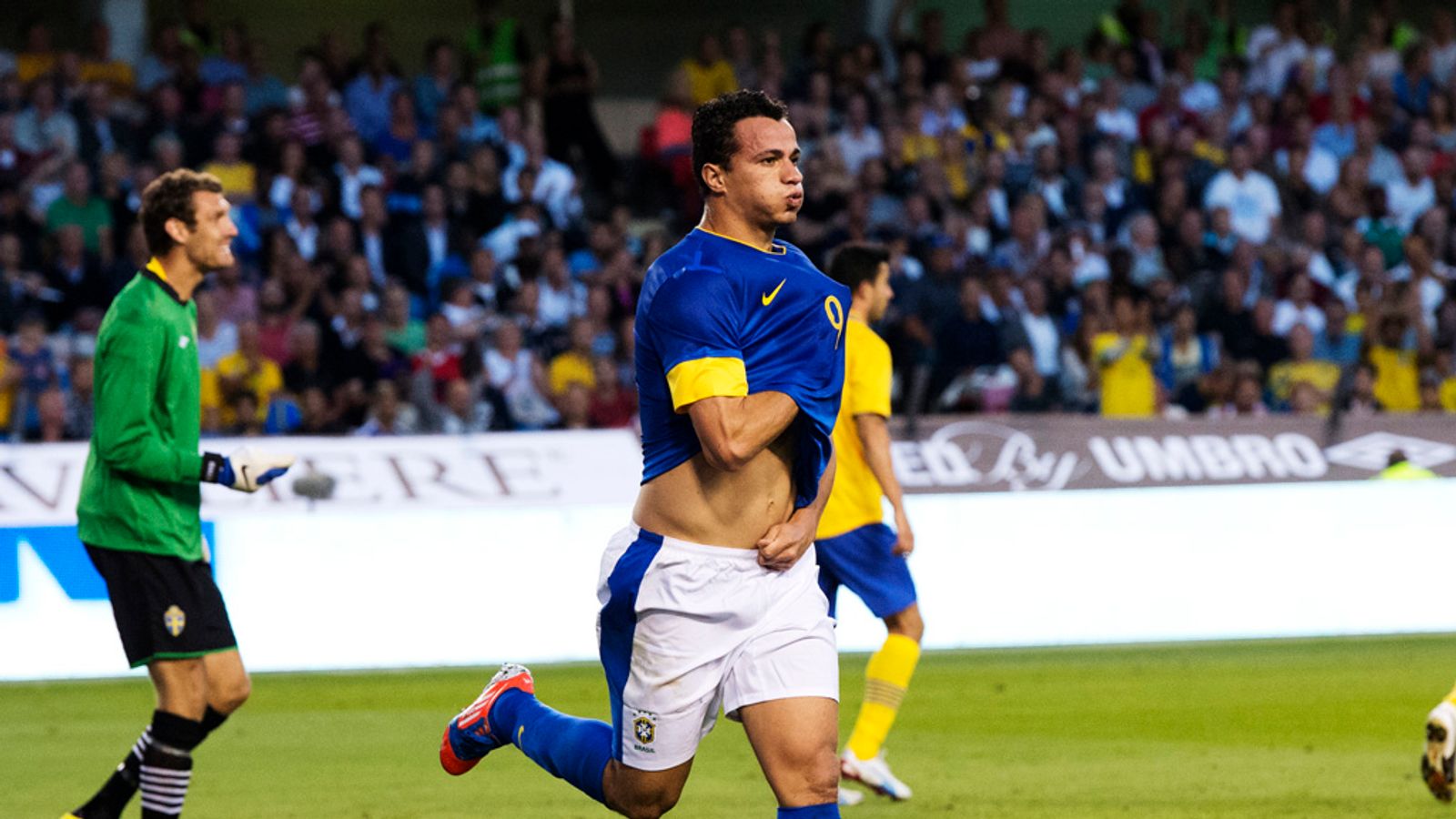 Transfer News: Leandro Damiao's agent claims talks | Football News ...