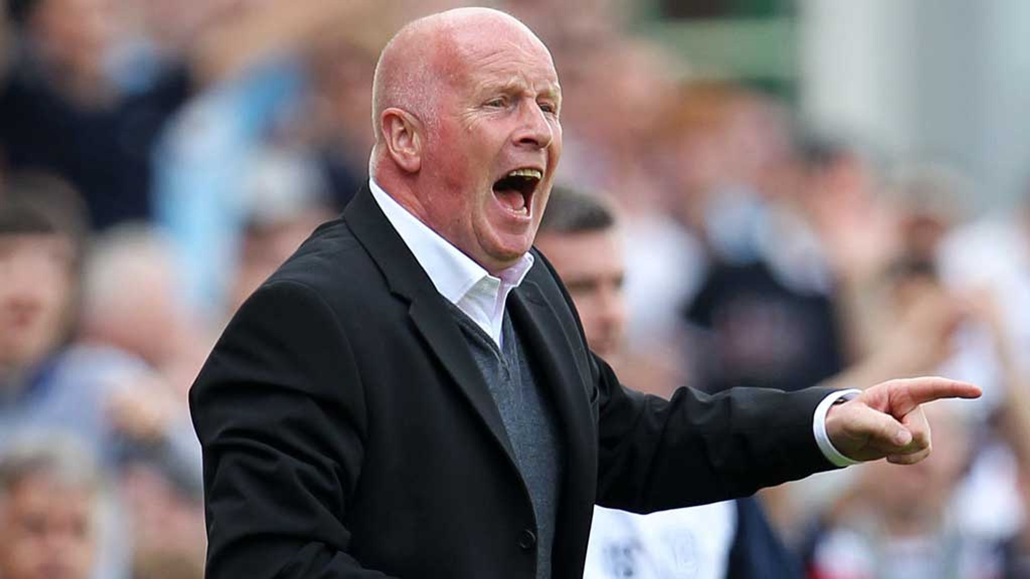 Dundee United manager Peter Houston says he is yet to be offered a new ...