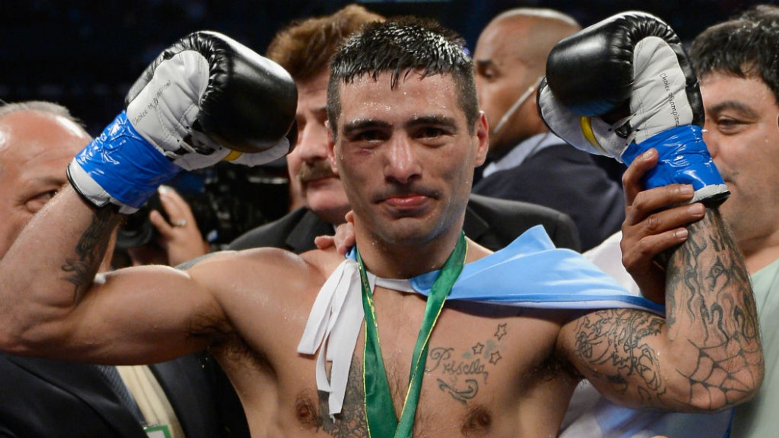 Lucas Matthysse puts an end to the perfect record of Ajose Olusegun in ...