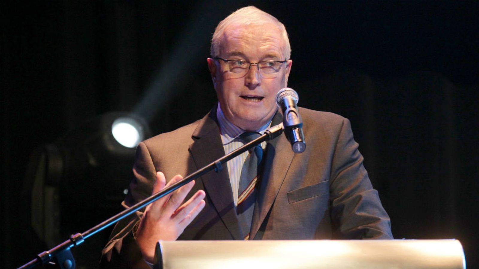 Lance Armstrong should hear his fate at a UCI press conference on ...